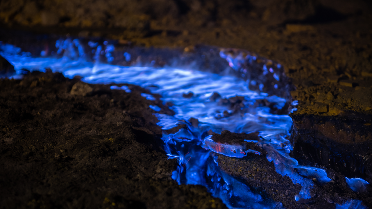 Find Out Why Indonesia S Kawah Ijen Volcano Burns A Brilliant Blue